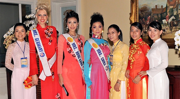 Misses World, Vietnam, pageant dresses and bikini